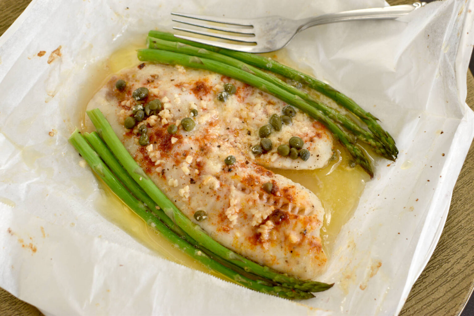 Easy Fish in a Bag Recipe (Fish en Papillote) - Simple Living Recipes